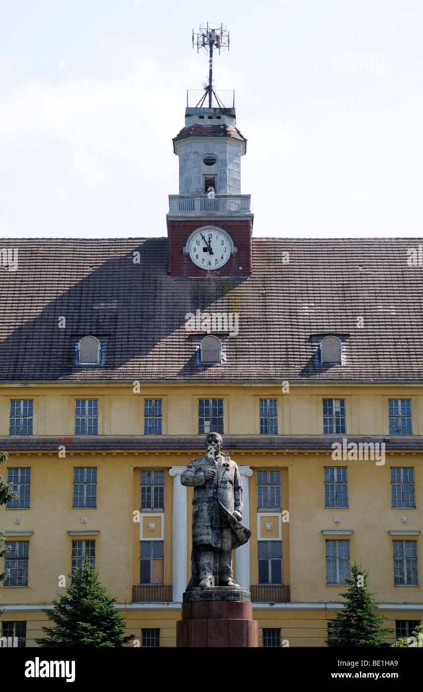 Statue of Lenin outside former Soviet army headquarters of East Germany ...