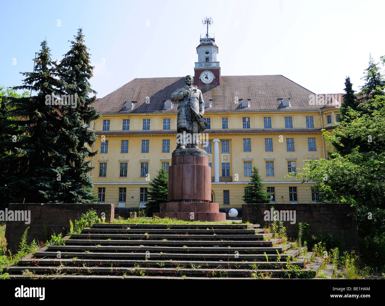 Statue of Lenin outside former Soviet army headquarters of East Germany ...