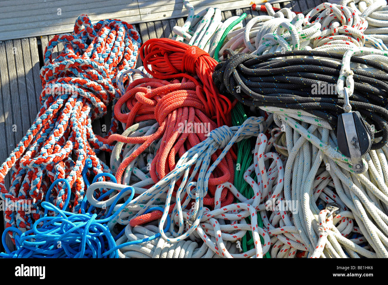 Tangle of ropes and pulleys hi-res stock photography and images - Alamy