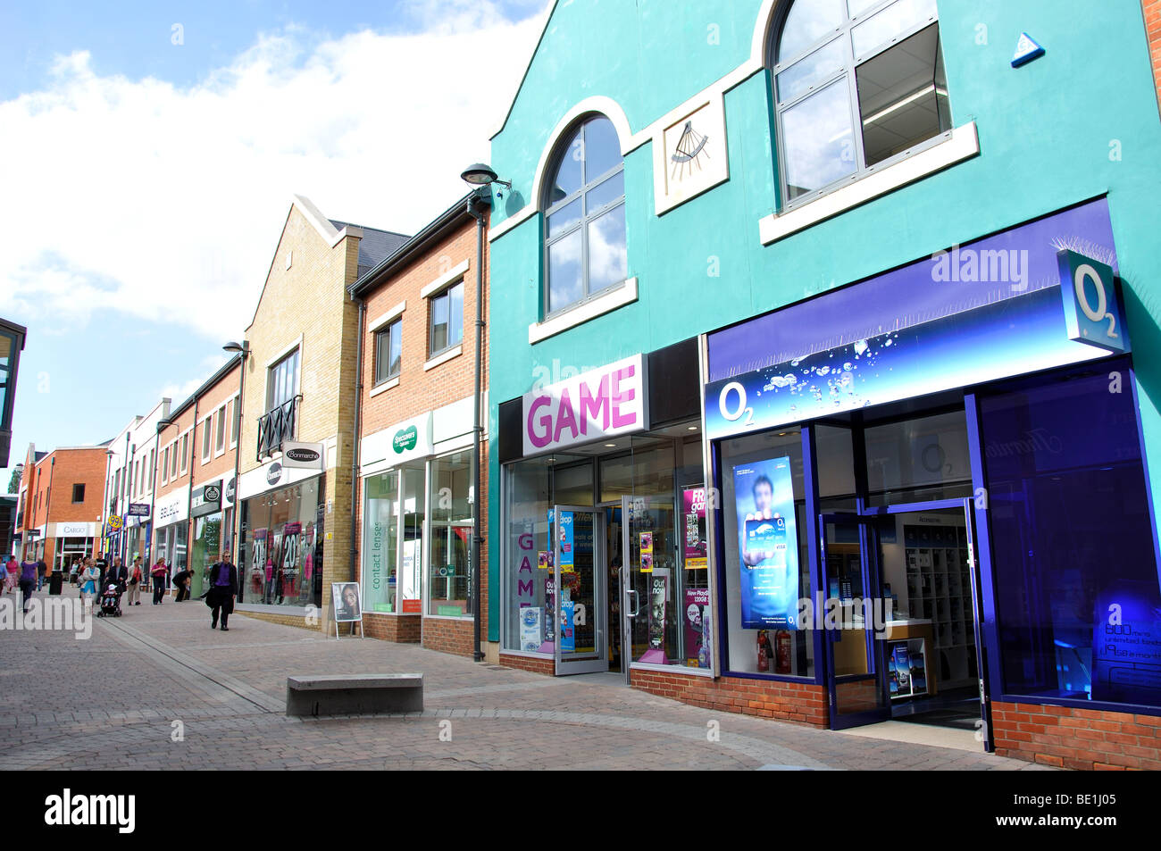 Pedestrianised Broadway, Orchard Centre, Didcot, Oxfordshire, England ...