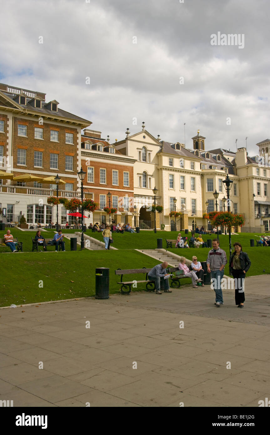 Richmond upon thames river people hi-res stock photography and images ...