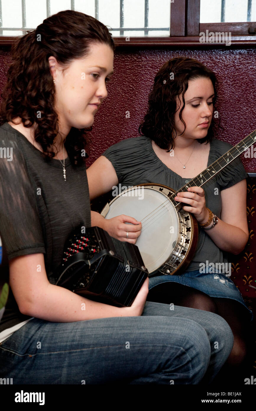 Irish Music Sessions High Resolution Stock Photography and Images - Alamy