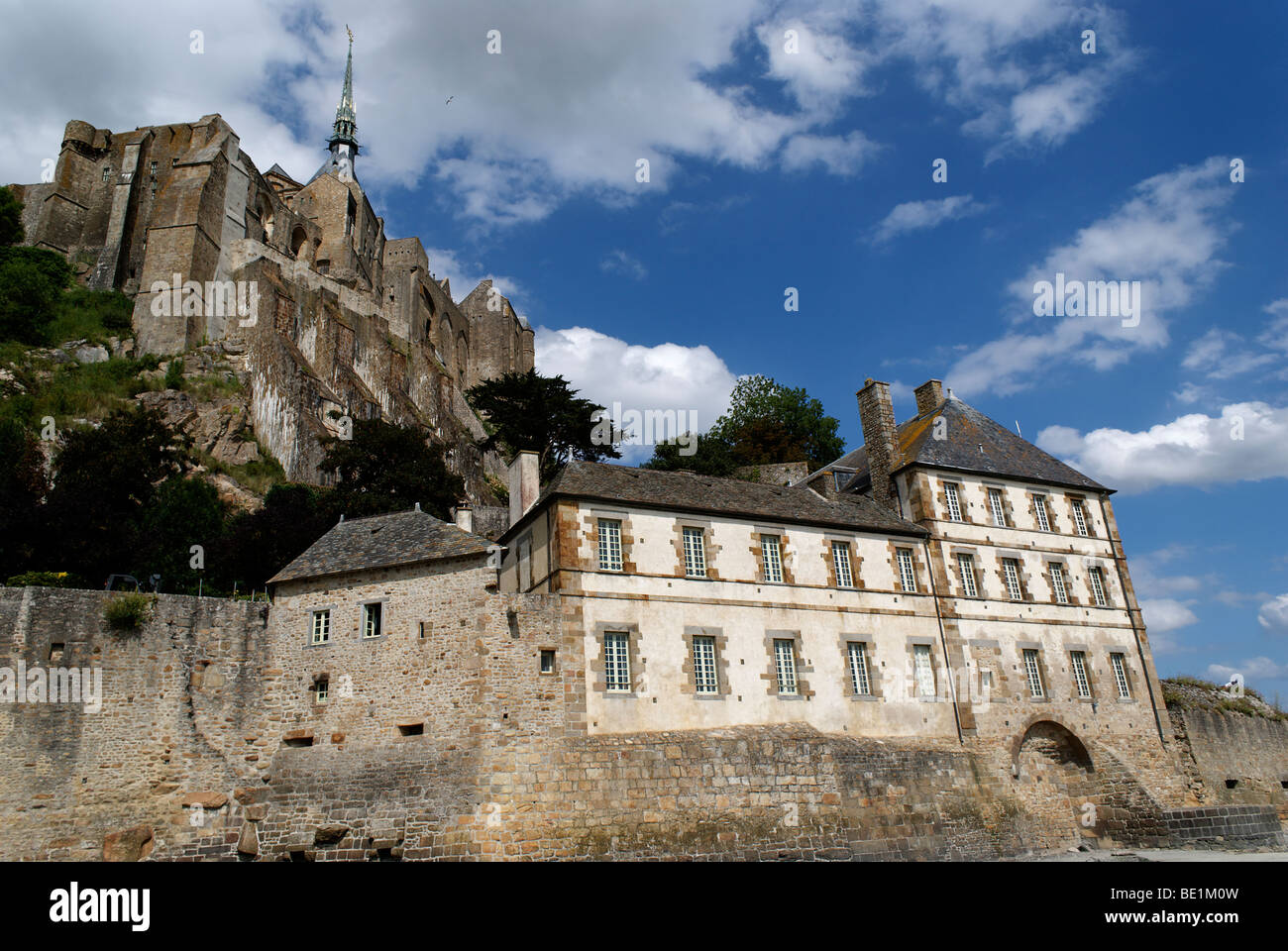 Abbaye et village mont saint michel hi-res stock photography and images ...