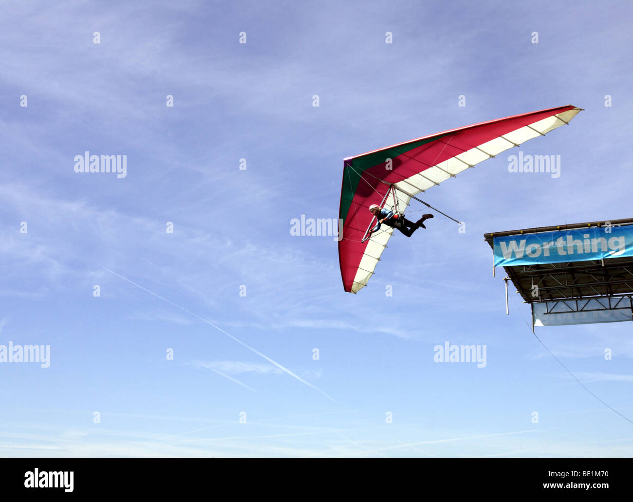 Birdman Worthing Pier Flight Competition 2009. Competitor crashing into ...