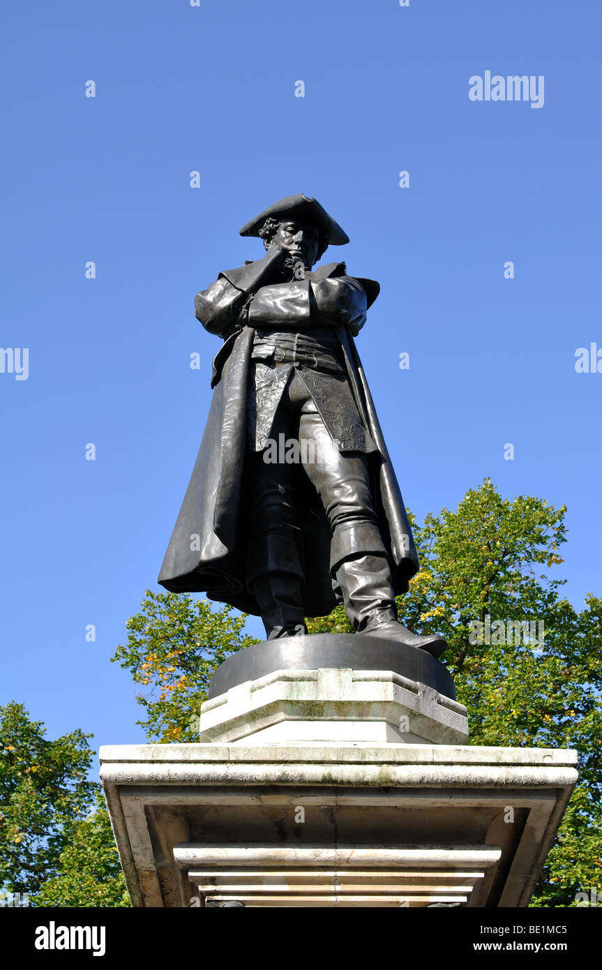 John Howard statue, St. Paul`s Square, Bedford, Bedfordshire, England ...