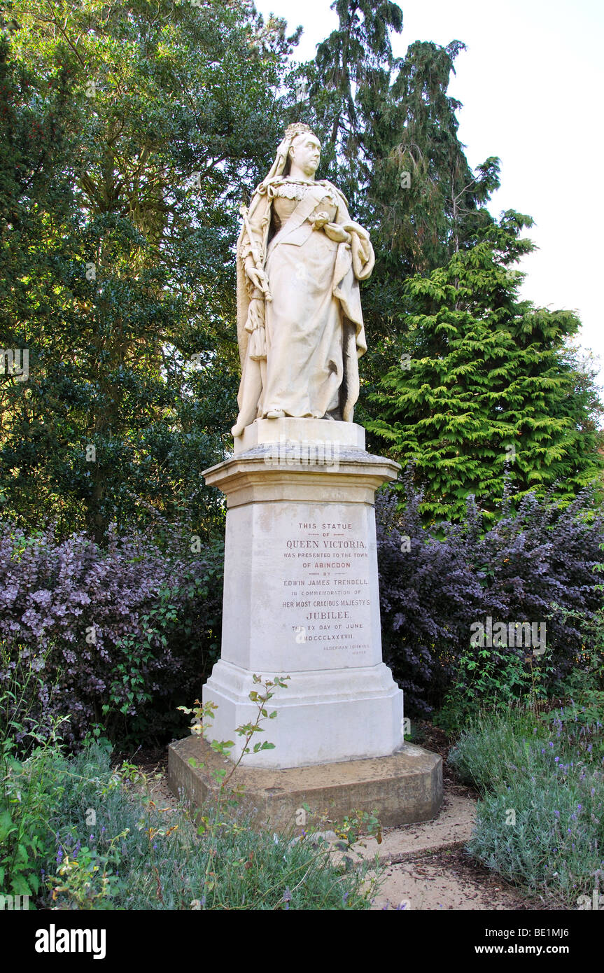 Medieval english queen hi-res stock photography and images - Alamy