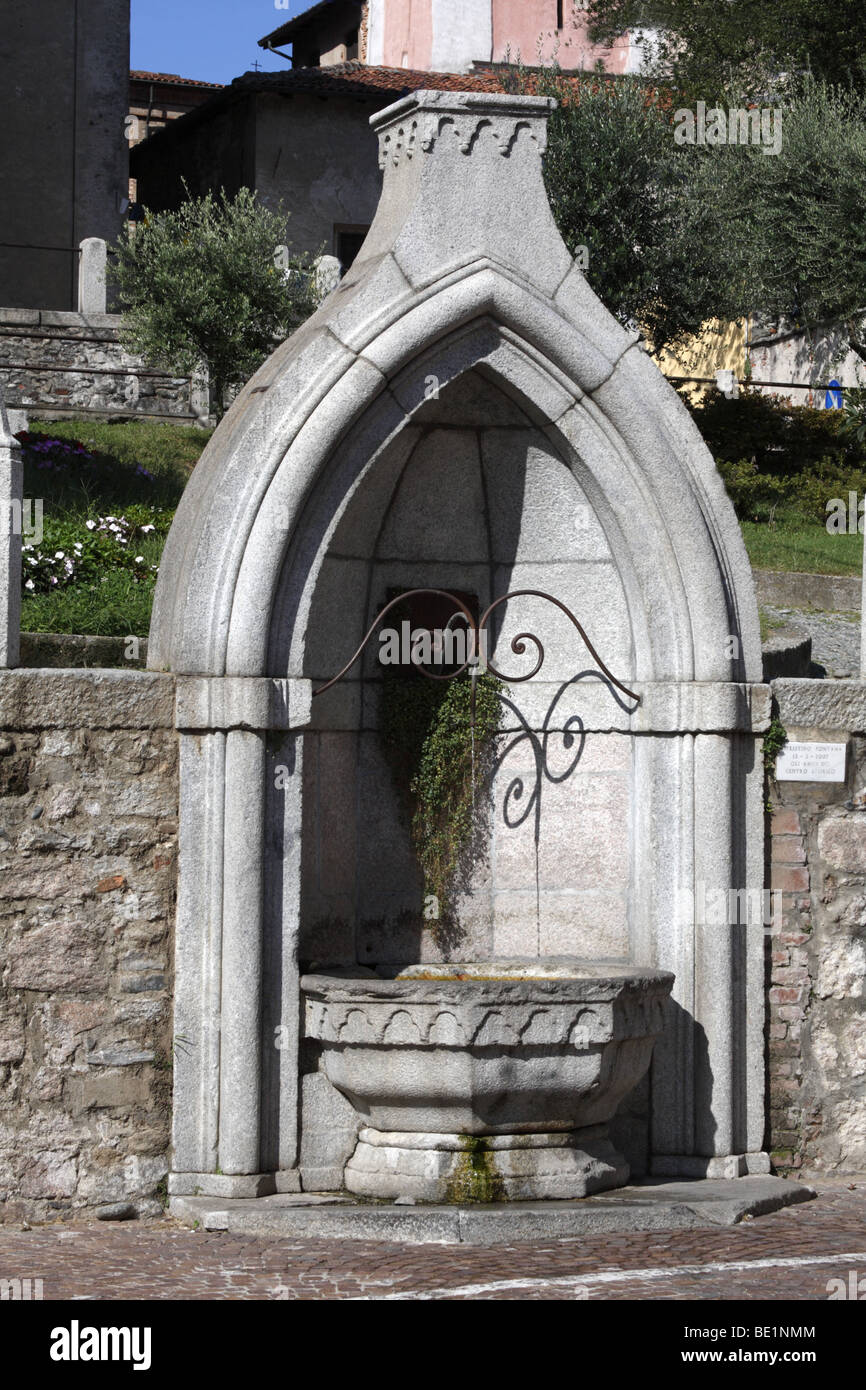 Italian public water fountain hi-res stock photography and images - Alamy