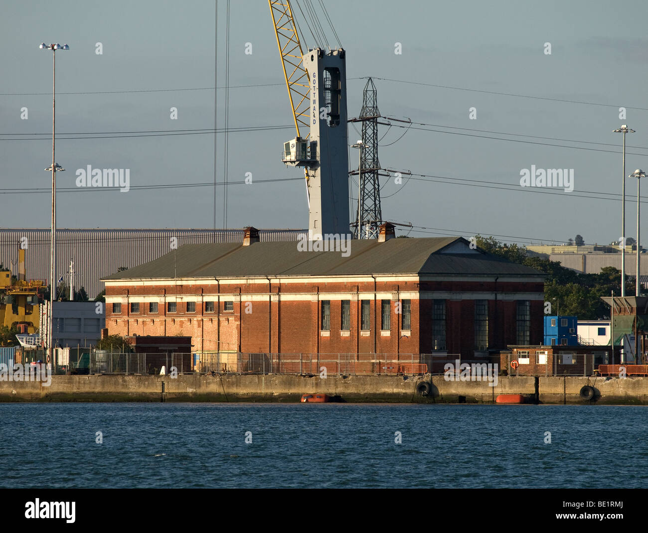 Old southampton docks hi-res stock photography and images - Alamy