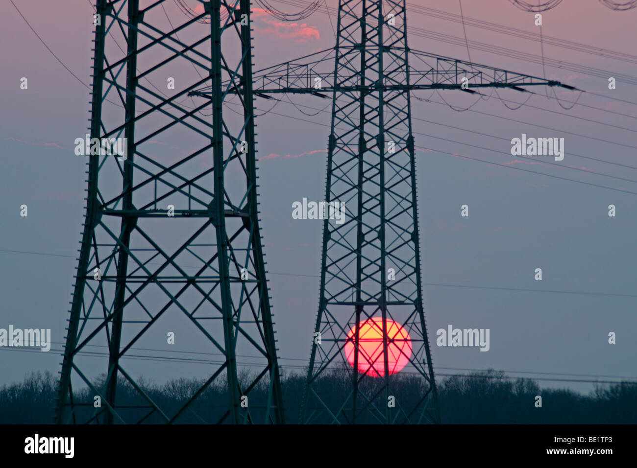 Sunset behind electricity pole hi-res stock photography and images - Alamy