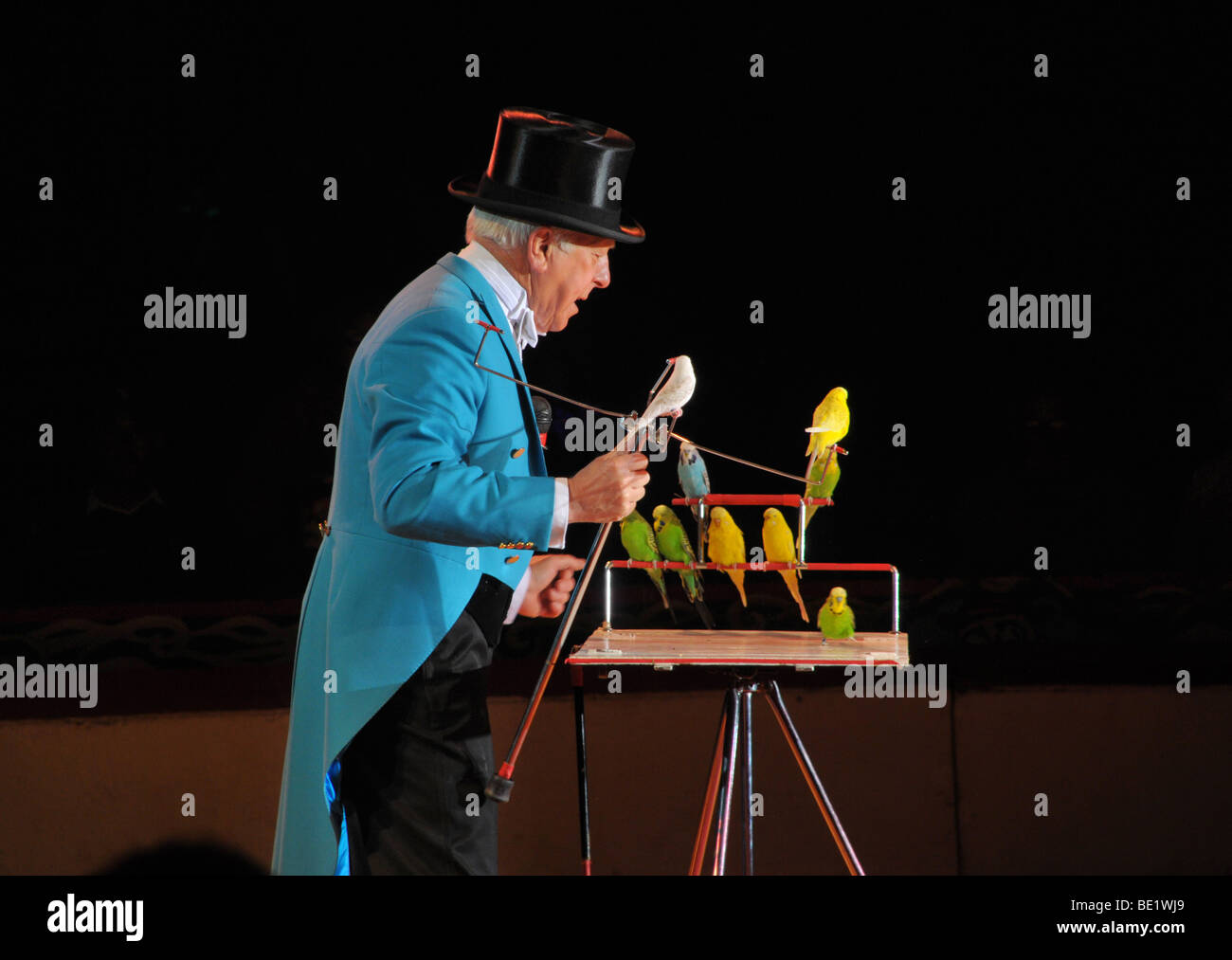 Britains oldest Circus Ringmaster Norman Barrett of Zippos Circus with ...