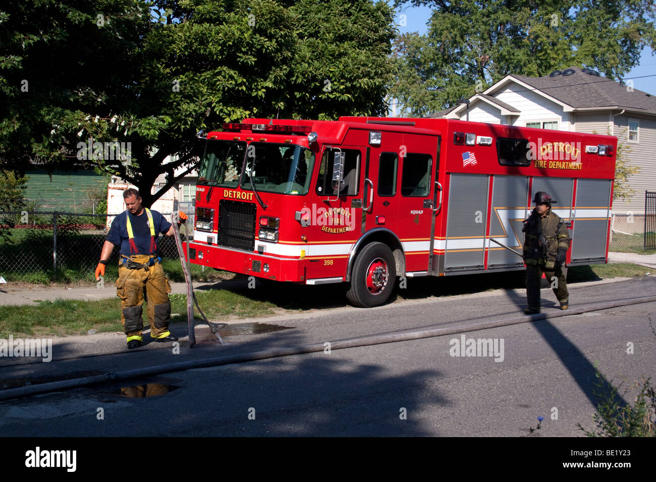 Self contained breathing apparatus scba hi-res stock photography and ...