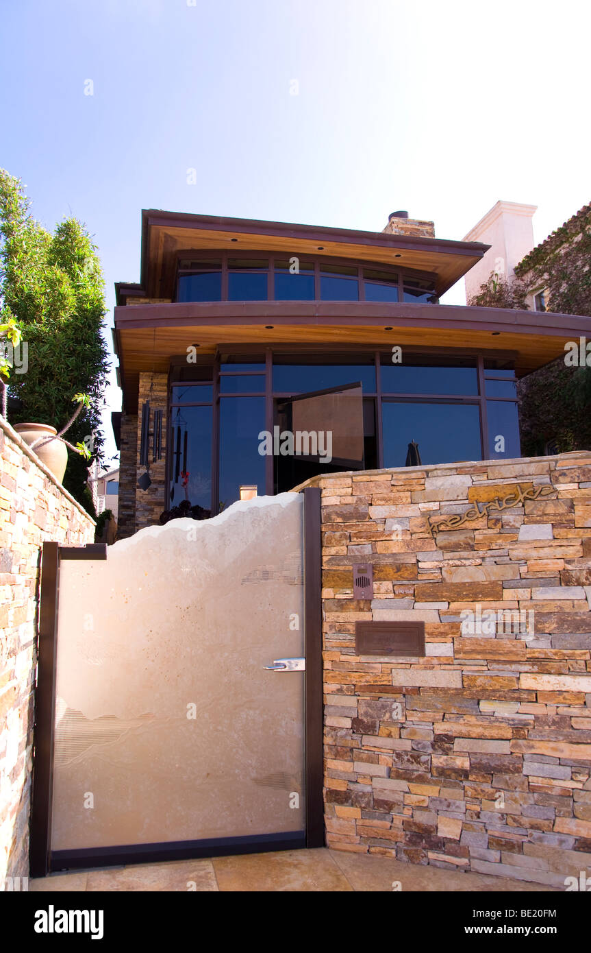 house luxury gate Stock Photo - Alamy