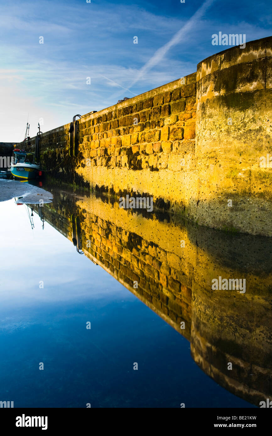Beadnell harbour hi-res stock photography and images - Alamy