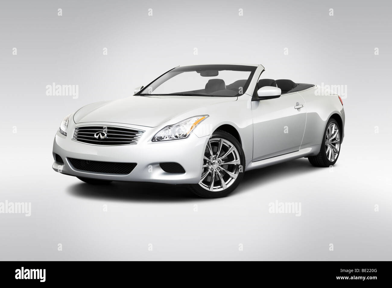 Nissan Infiniti G Convertible Stock Photo - Alamy