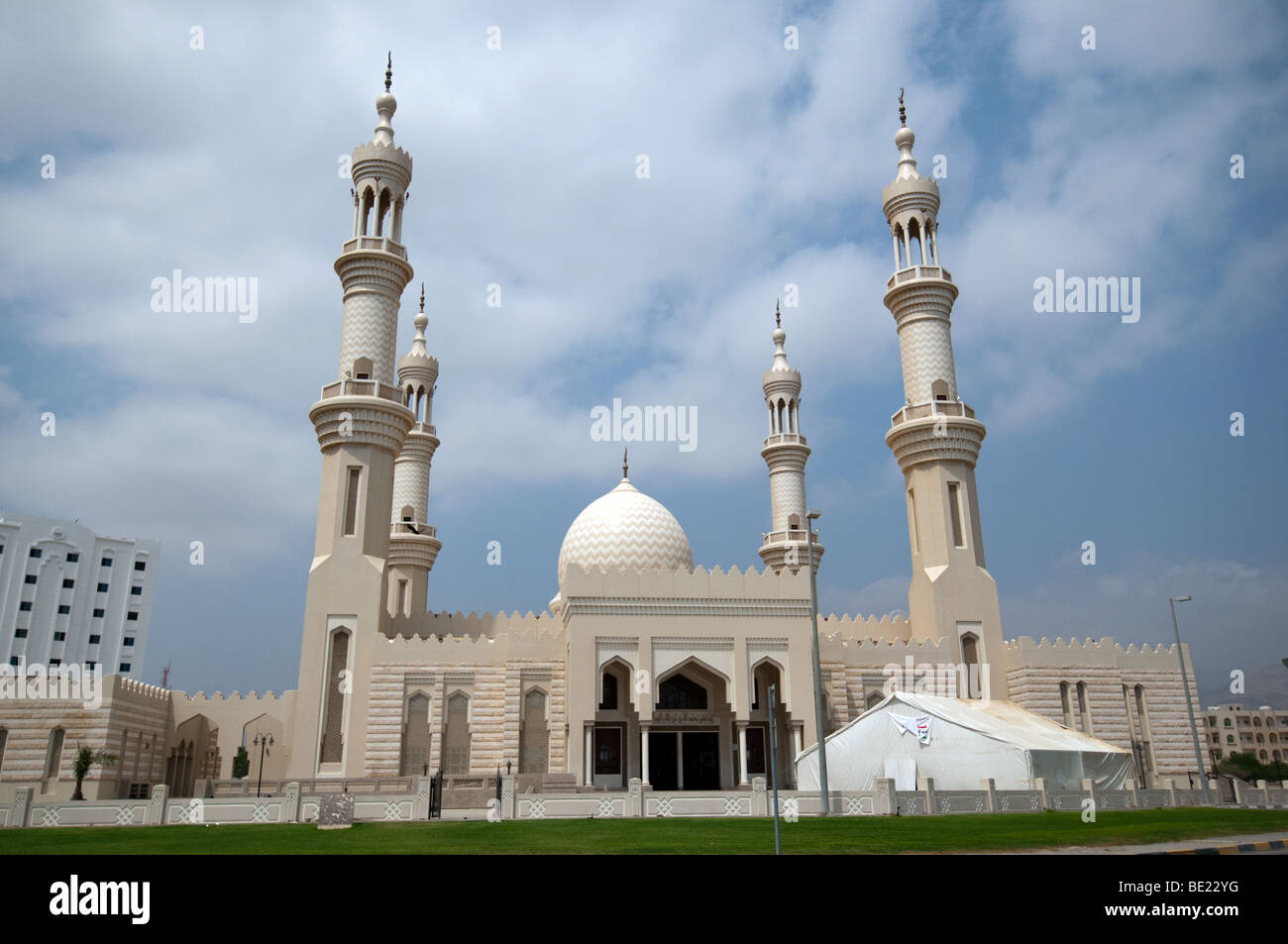 Mosque in Fujairah UAE Stock Photo - Alamy