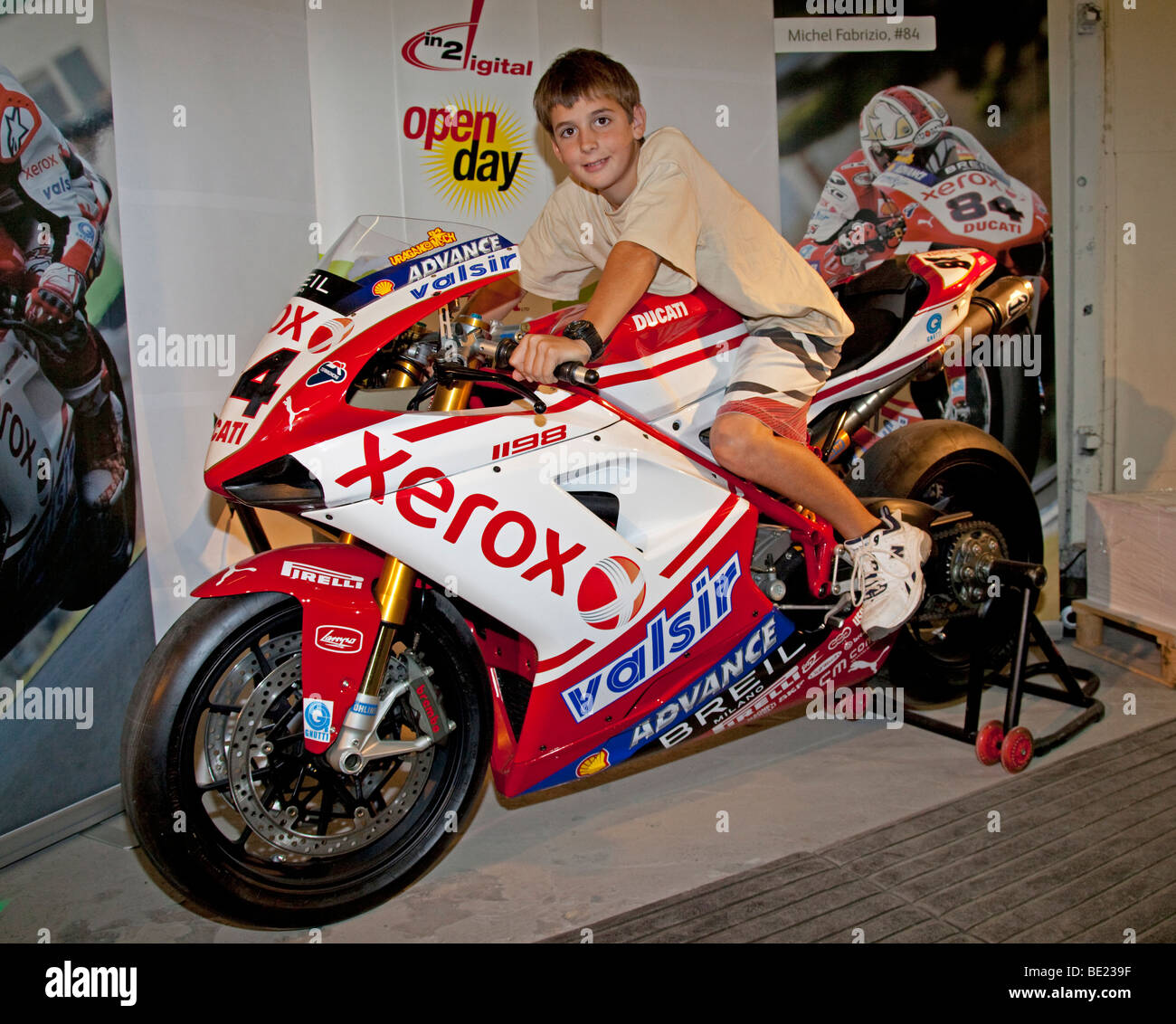 Motorcycle racing uk hi-res stock photography and images - Alamy