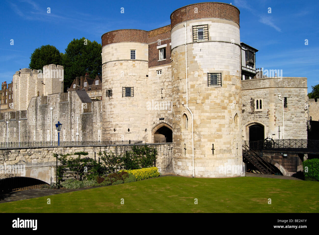 The Byward Tower (main entrance) of the Tower of London, England Stock ...