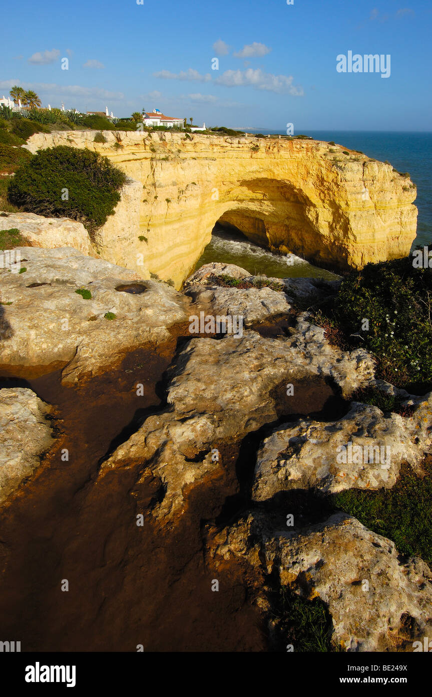 Cliffs at Praia Do Carvalho(Carvalho Beach). Carvoeiro, Lagoa, Algarve ...