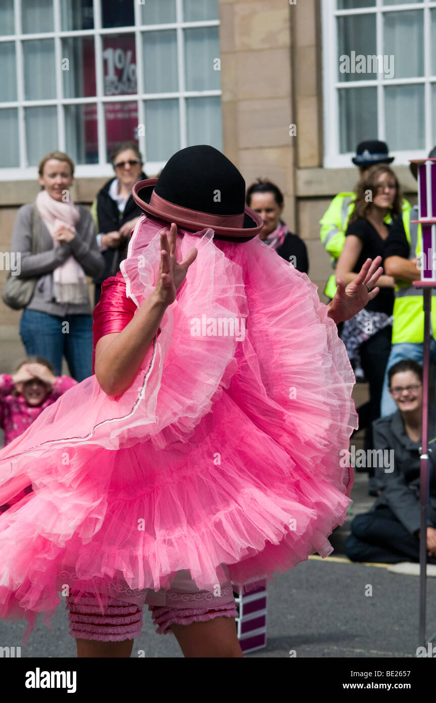 Skilled street performers hi-res stock photography and images - Alamy