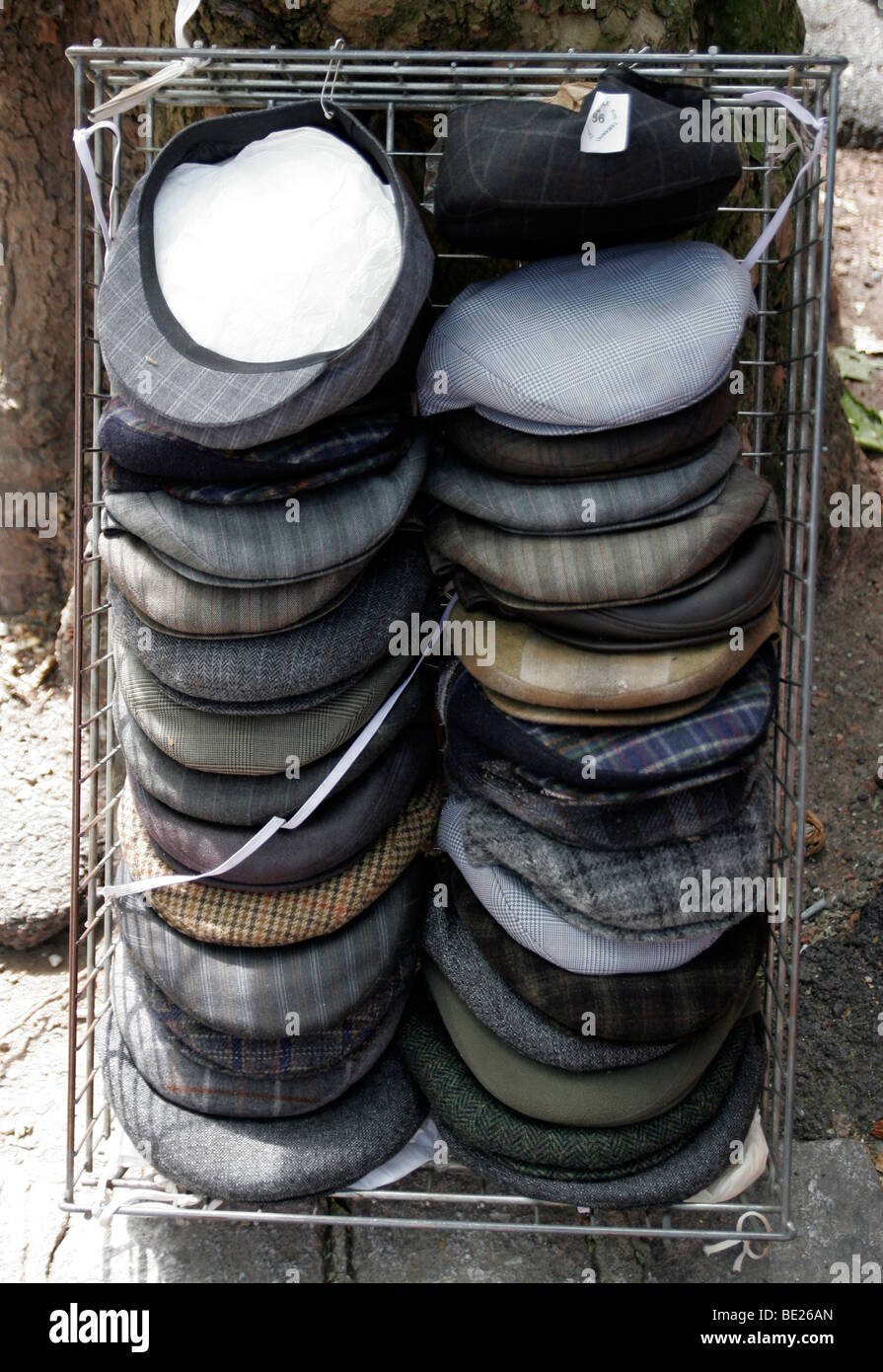 Cloth caps hi-res stock photography and images - Alamy