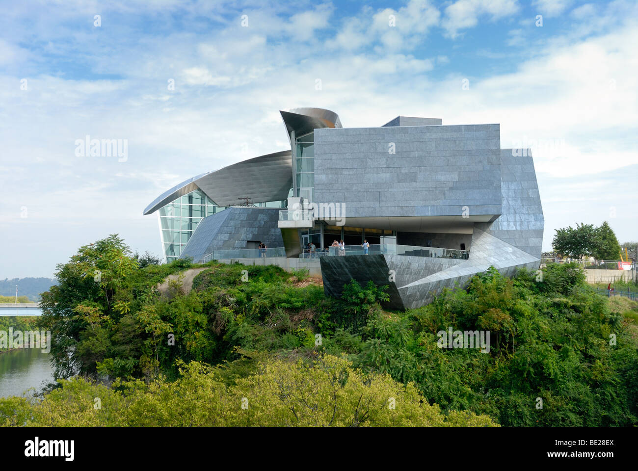 The Hunter Museum of American Art overlooking the Tennessee River ...