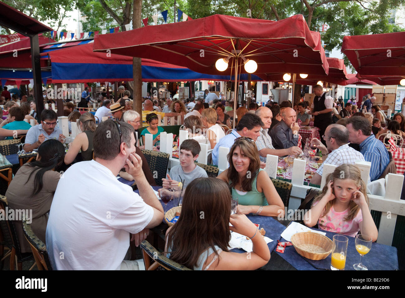 Paris restaurant; people eating outdoors in an evening scene in the ...