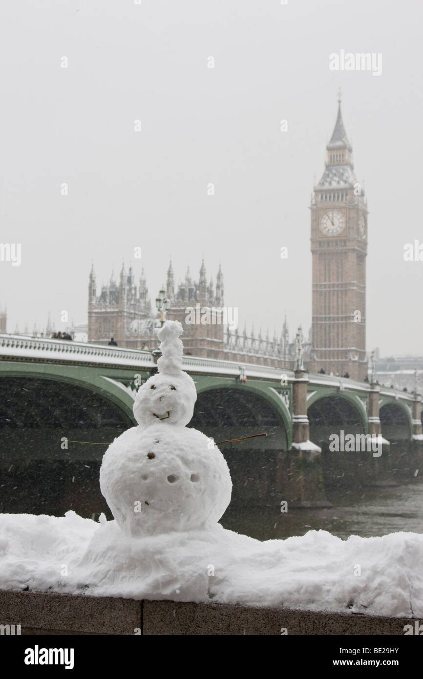 London snow scene hi-res stock photography and images - Alamy
