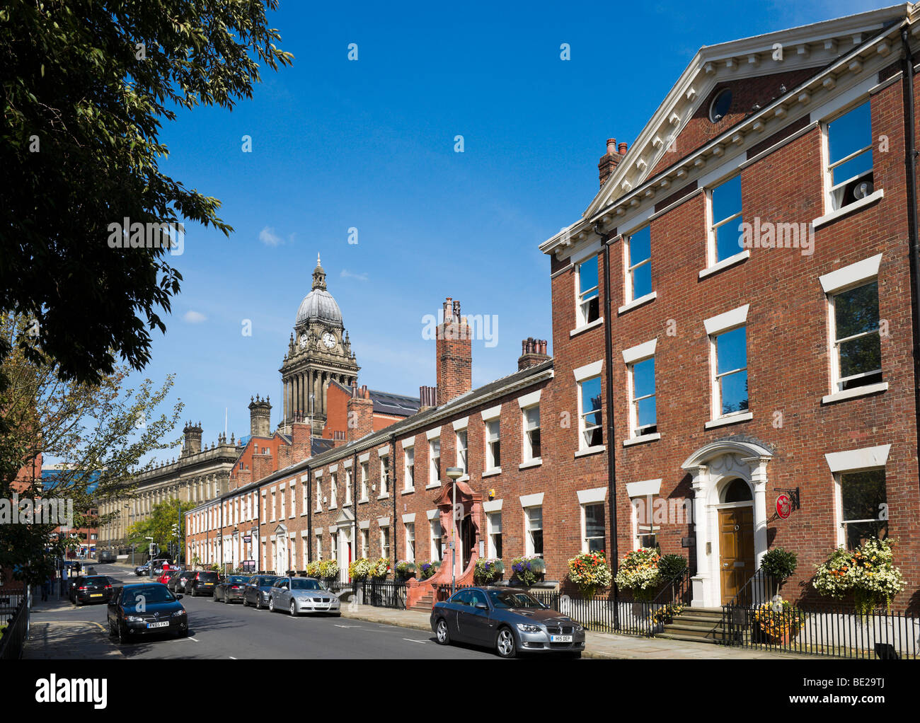 Leeds city centre park square hi-res stock photography and images - Alamy