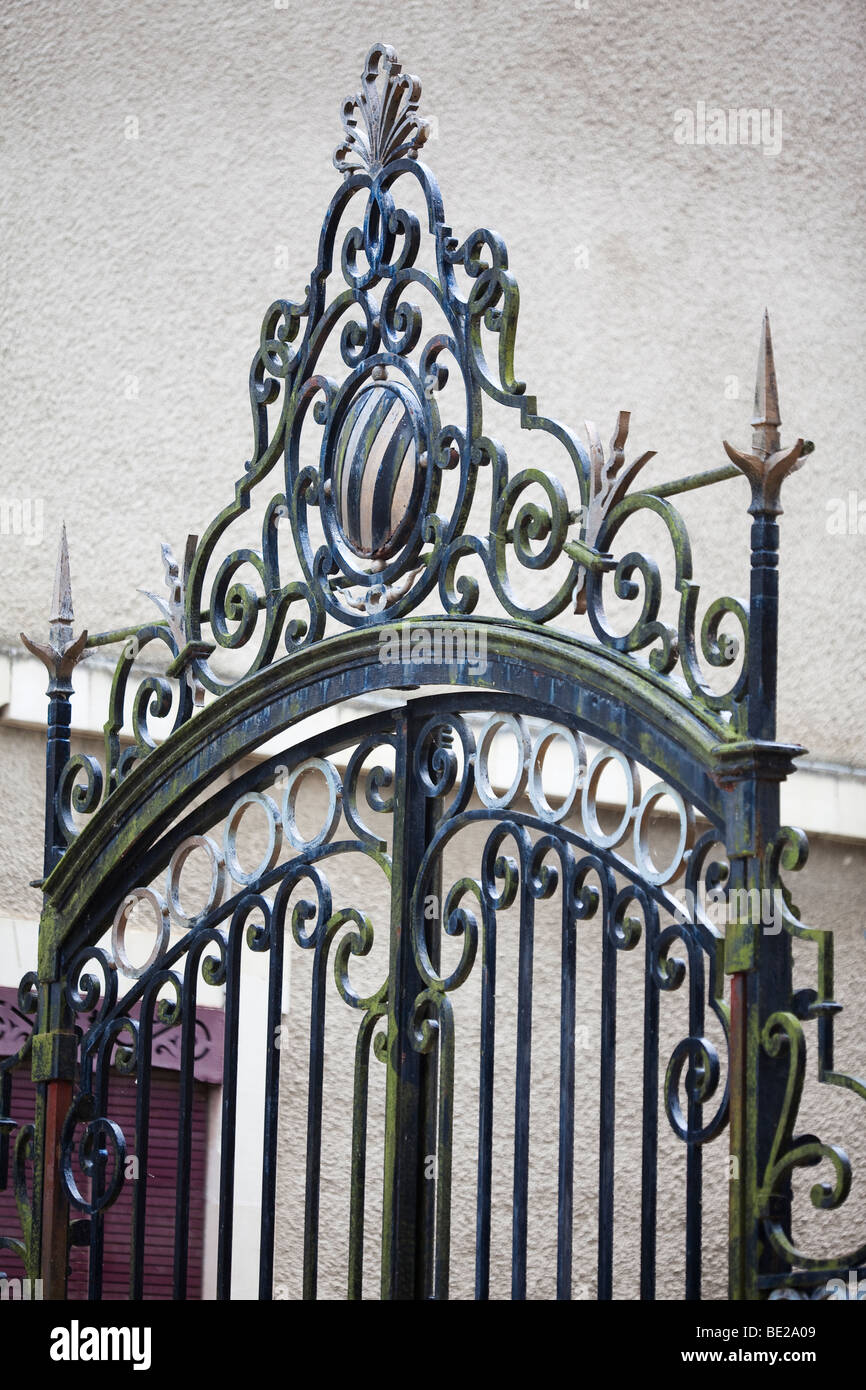 Iron gate detail close hi-res stock photography and images - Alamy