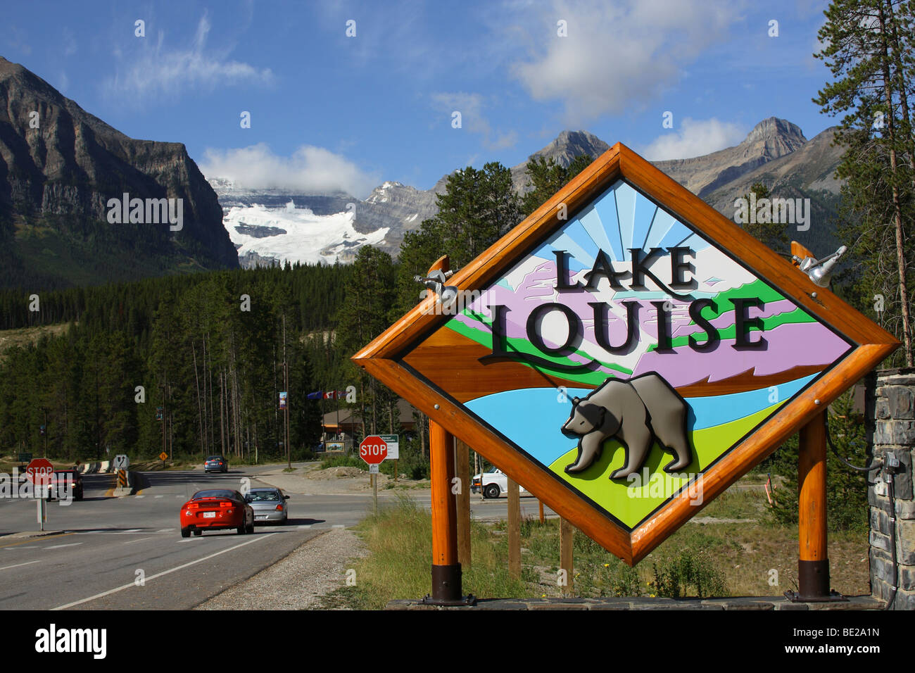 Lake Louise welcoming sign,Canada Stock Photo - Alamy