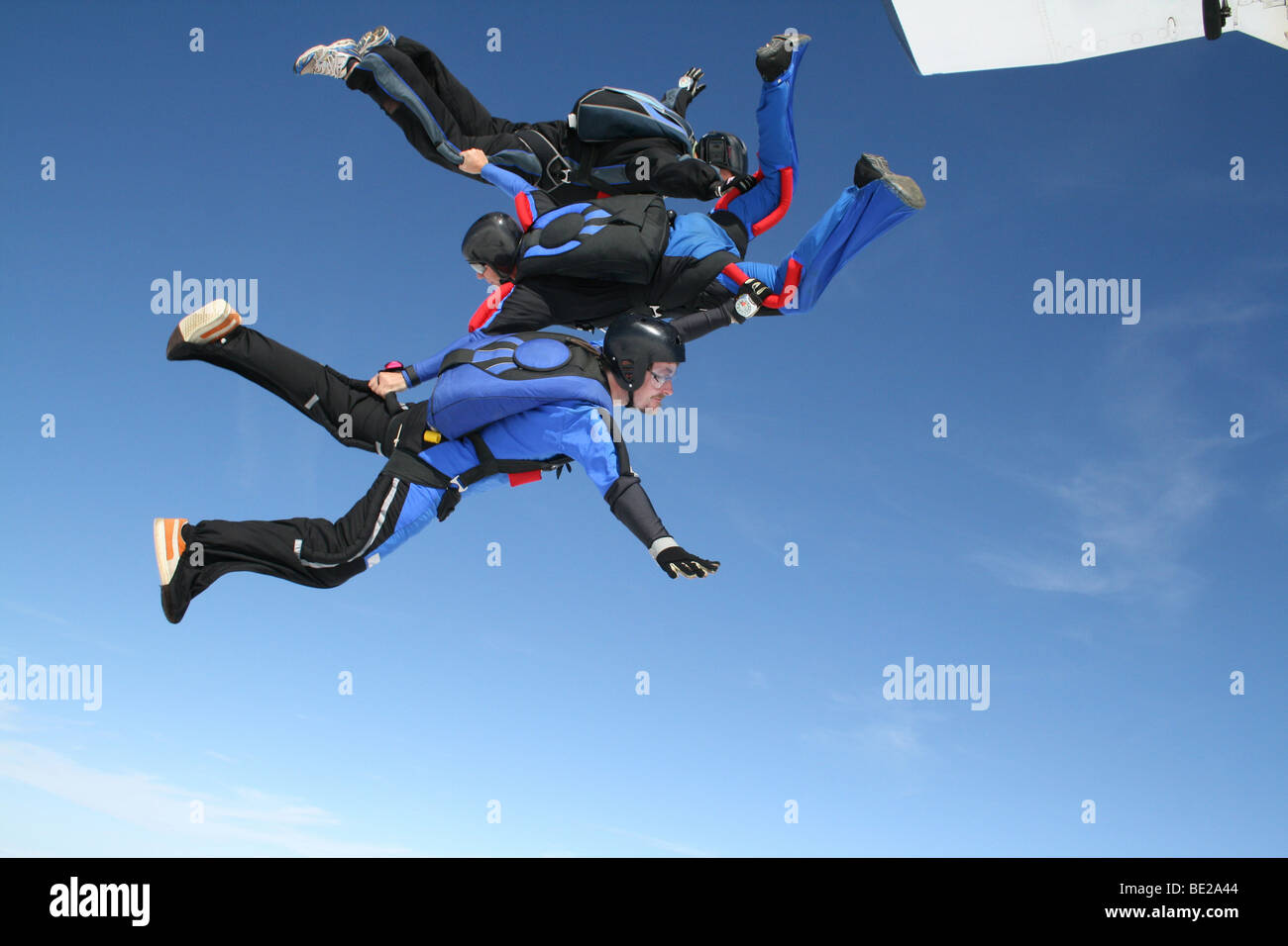 Skydiver jump from plane parachuting hi-res stock photography and ...