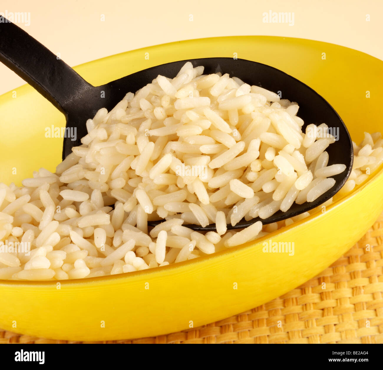BOWL OF COOKED LONG GRAIN RICE Stock Photo - Alamy
