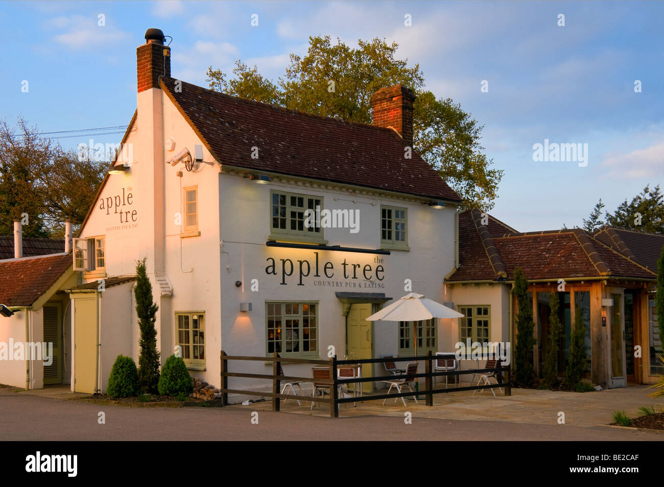 Pub apple hi-res stock photography and images - Alamy