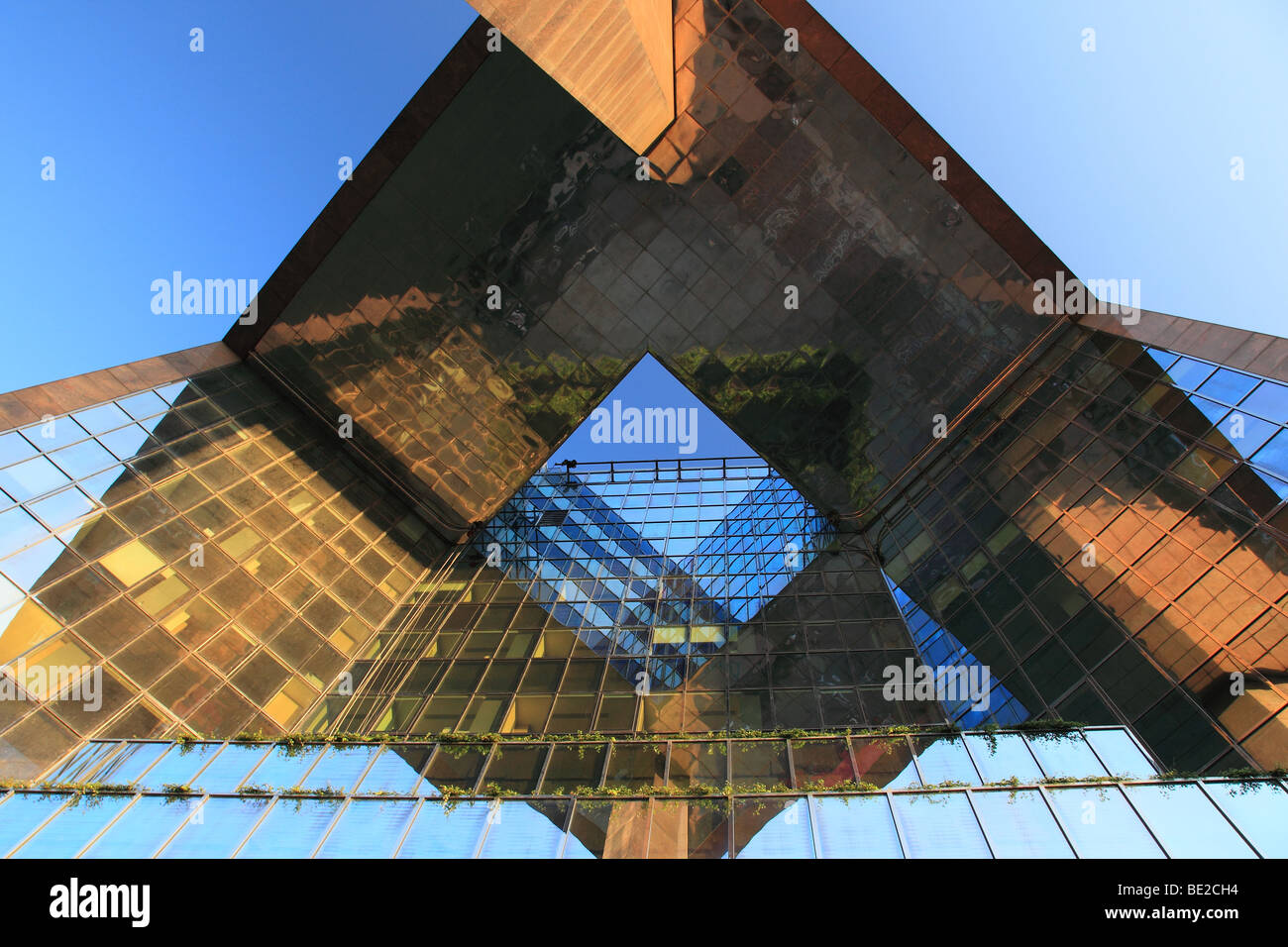 Office building at London Bridge 1, London, England Stock Photo - Alamy