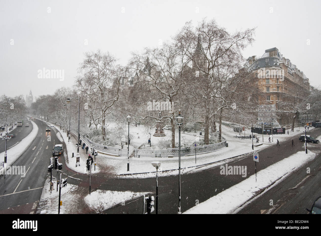 Victoria Embankment Gardens in London under heavy snow 2009 Stock Photo ...