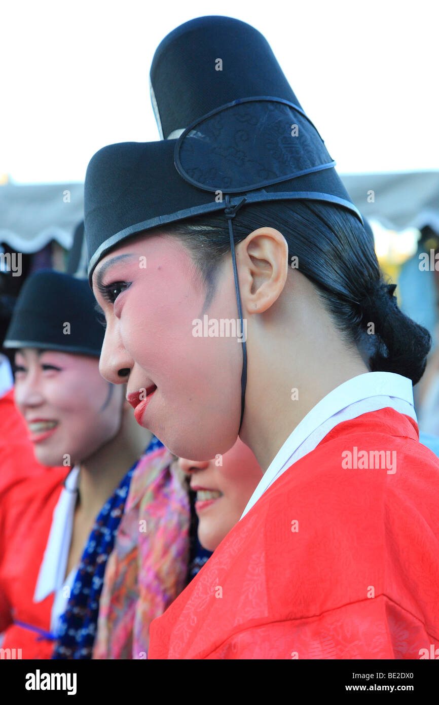 Traditional korean hat hi-res stock photography and images - Alamy