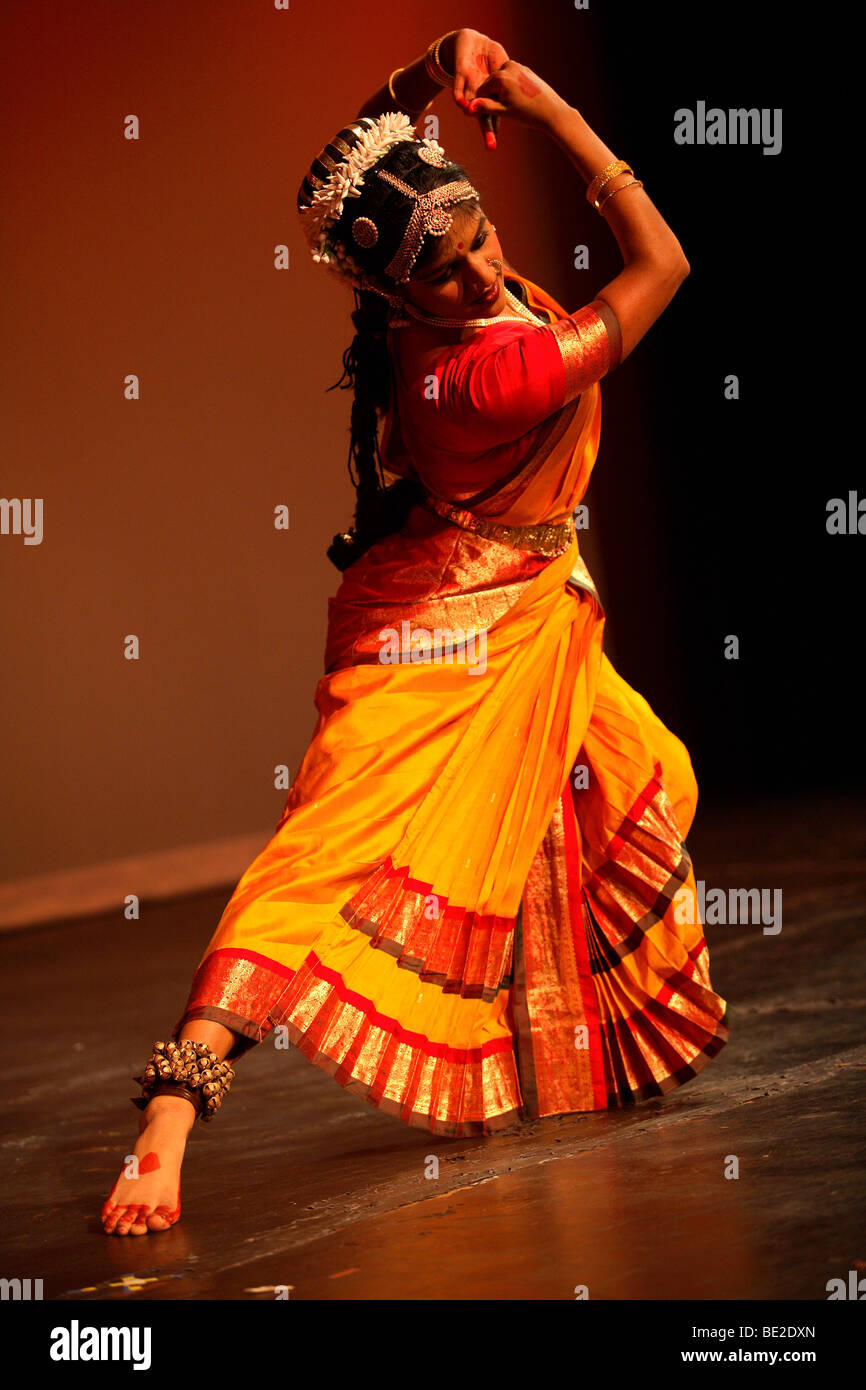 Female Kuchipudi Indian Dancer Stock Photo - Alamy