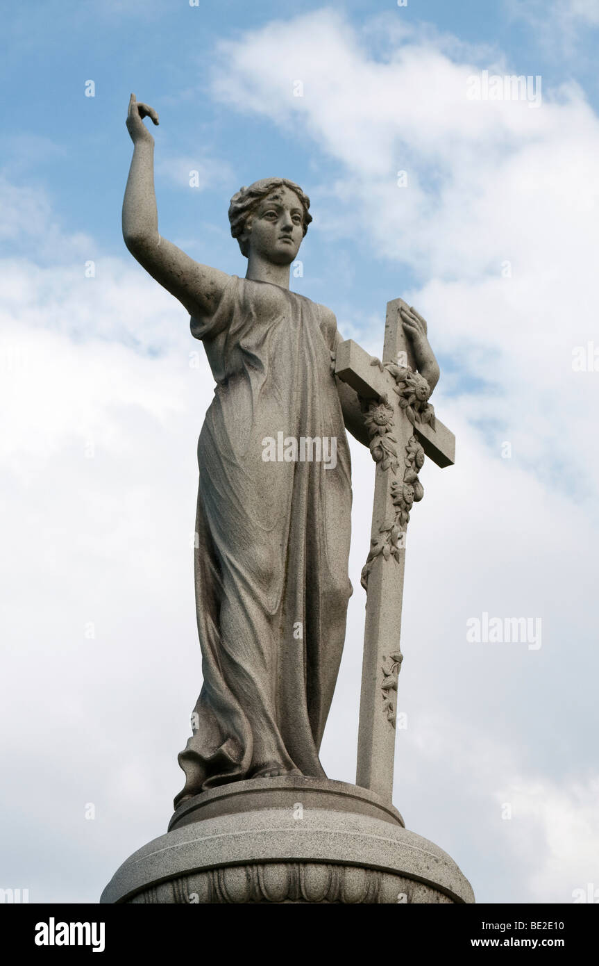 Female statue cemetery hi-res stock photography and images - Alamy