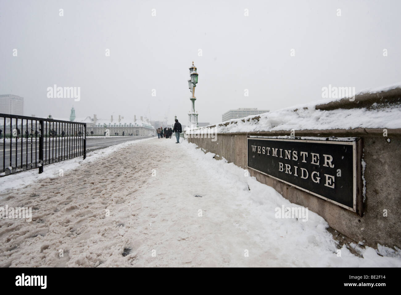 Snow in london england hi-res stock photography and images - Alamy