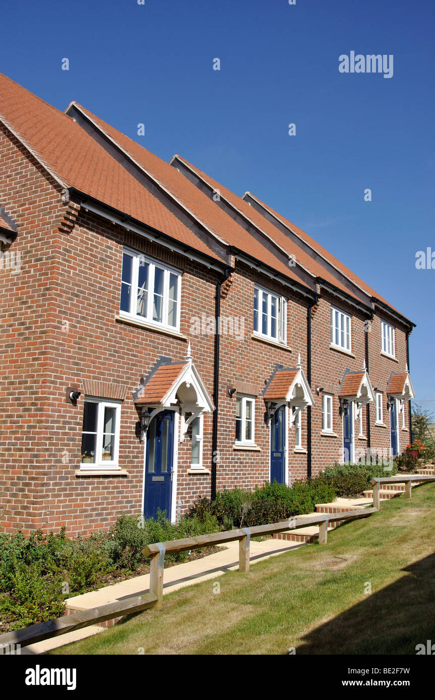 Row of cottages, Overton Hill Housing Estate, Overton, Hampshire ...