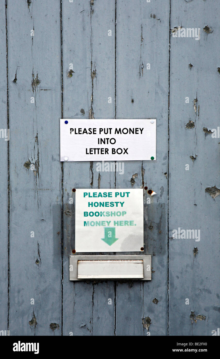 Old wood sign hi-res stock photography and images - Alamy