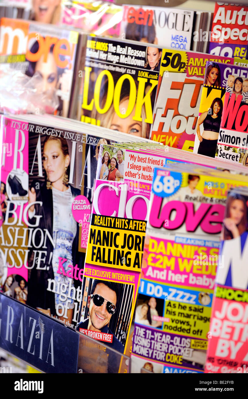 Magazines shelves newsagents hi-res stock photography and images - Alamy