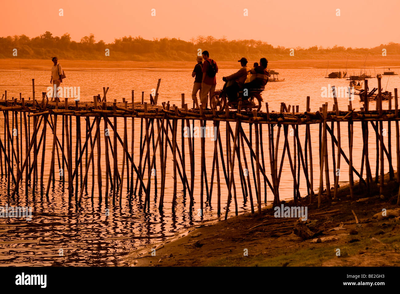 Bamboo bridge across the Mekong River to Koh Pen (island), Kompong Cham ...