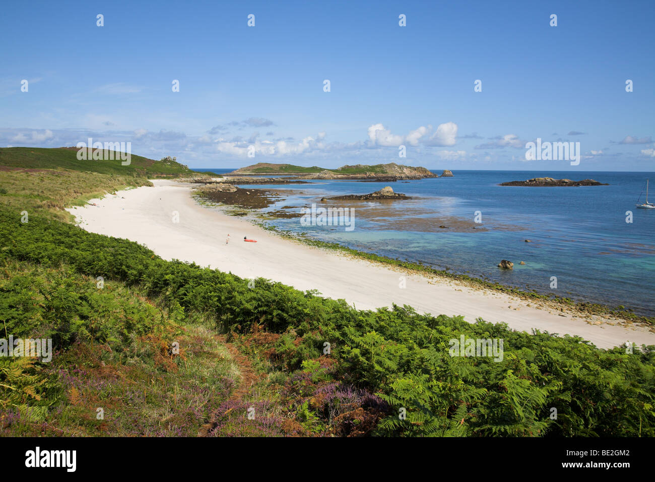 White sandy british beach hi-res stock photography and images - Alamy