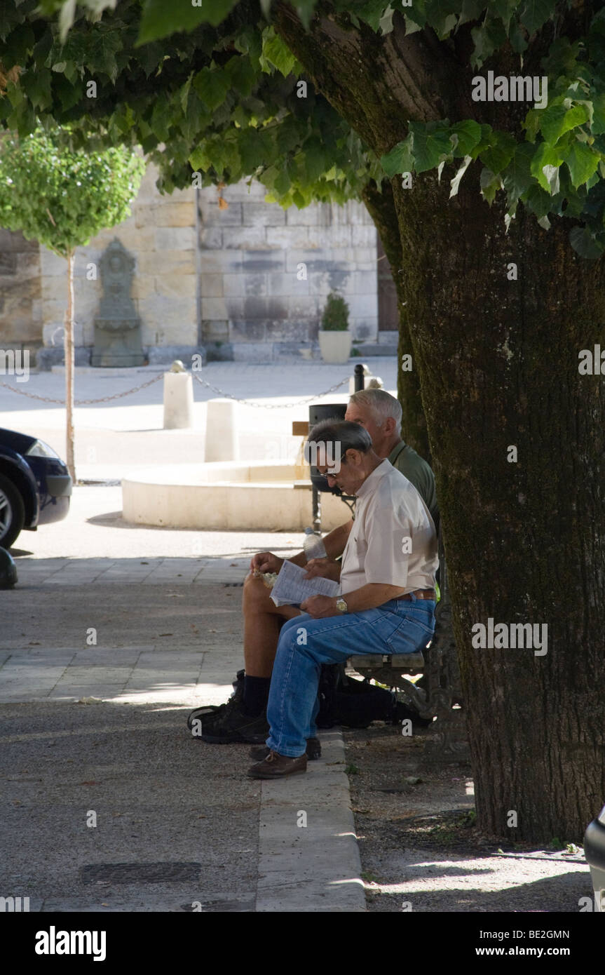 Two men sitting under tree hi-res stock photography and images - Alamy