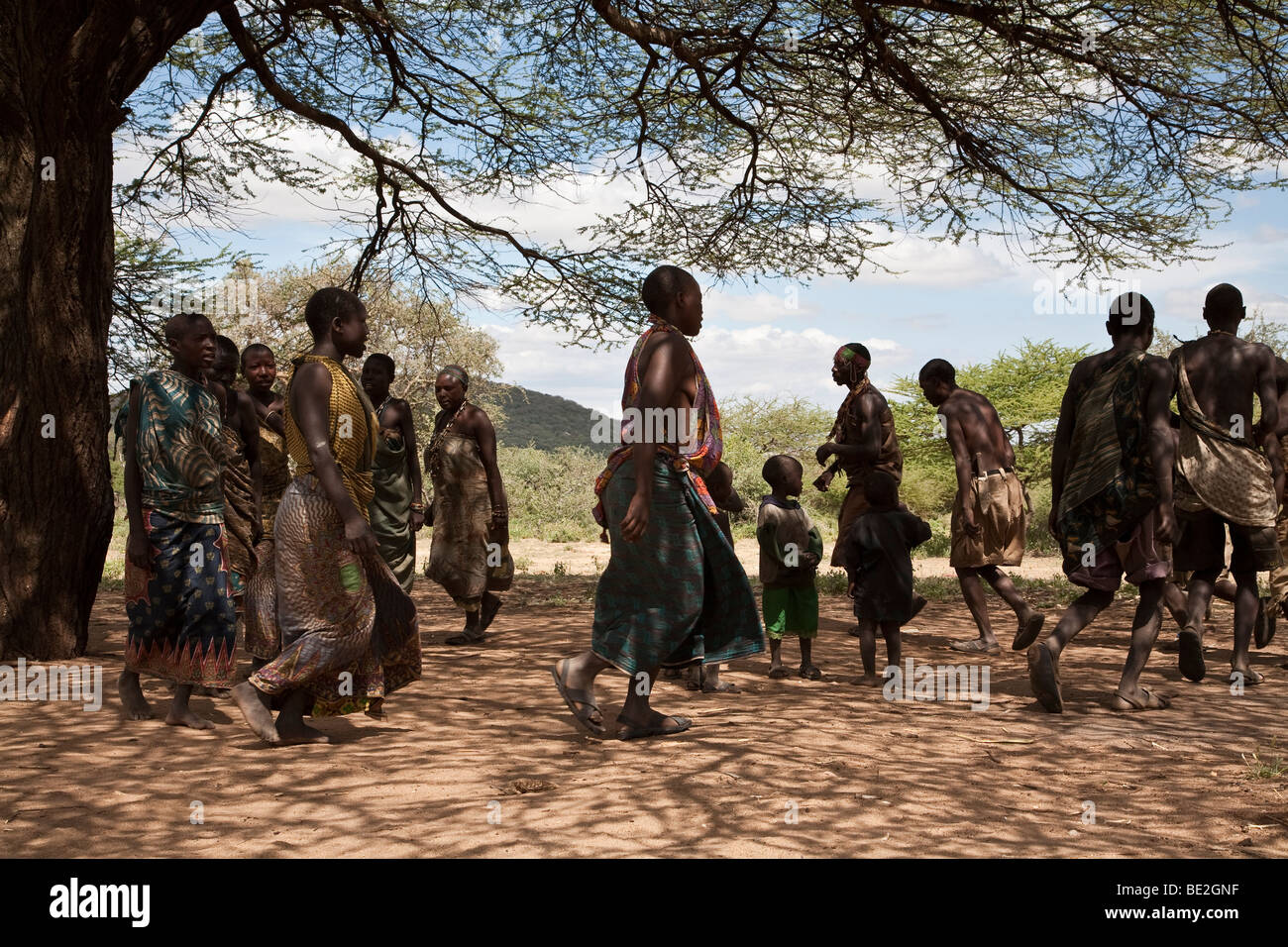 Traditional dancing by Hazzabe people Stock Photo - Alamy