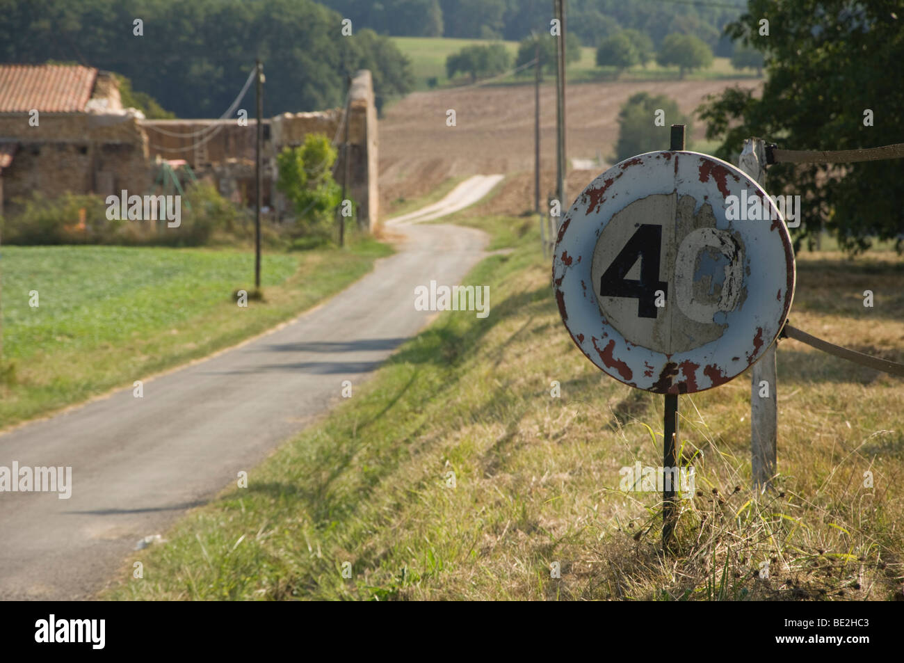 40 mile an hour sign hi-res stock photography and images - Alamy
