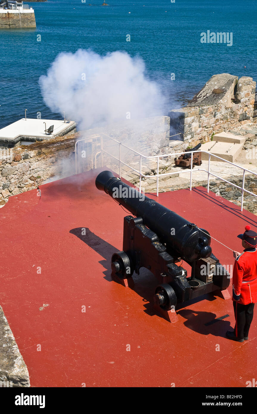dh Castle Cornet ST PETER PORT GUERNSEY Gunner firing cannon and ...