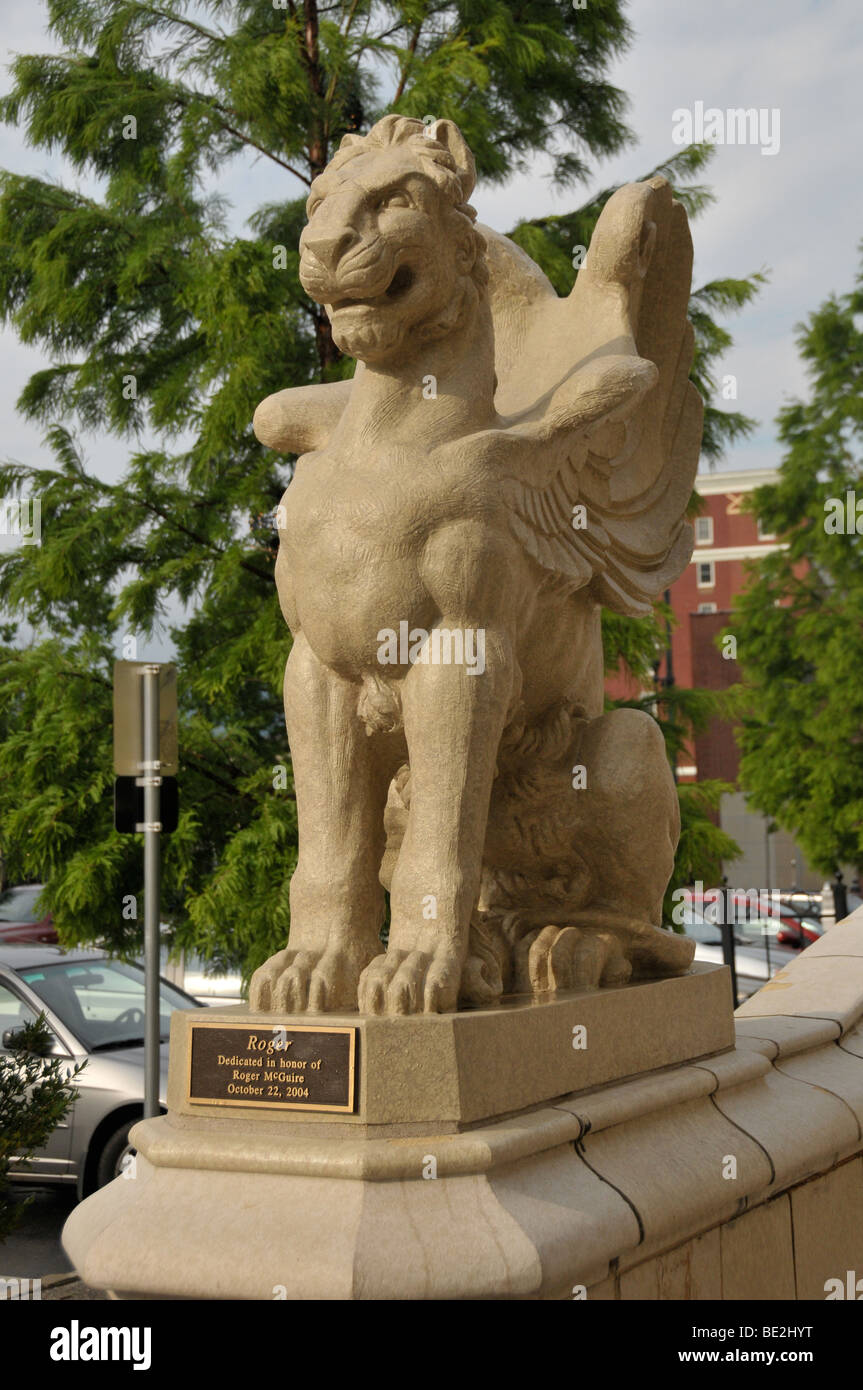 Winged lion statue hi-res stock photography and images - Alamy