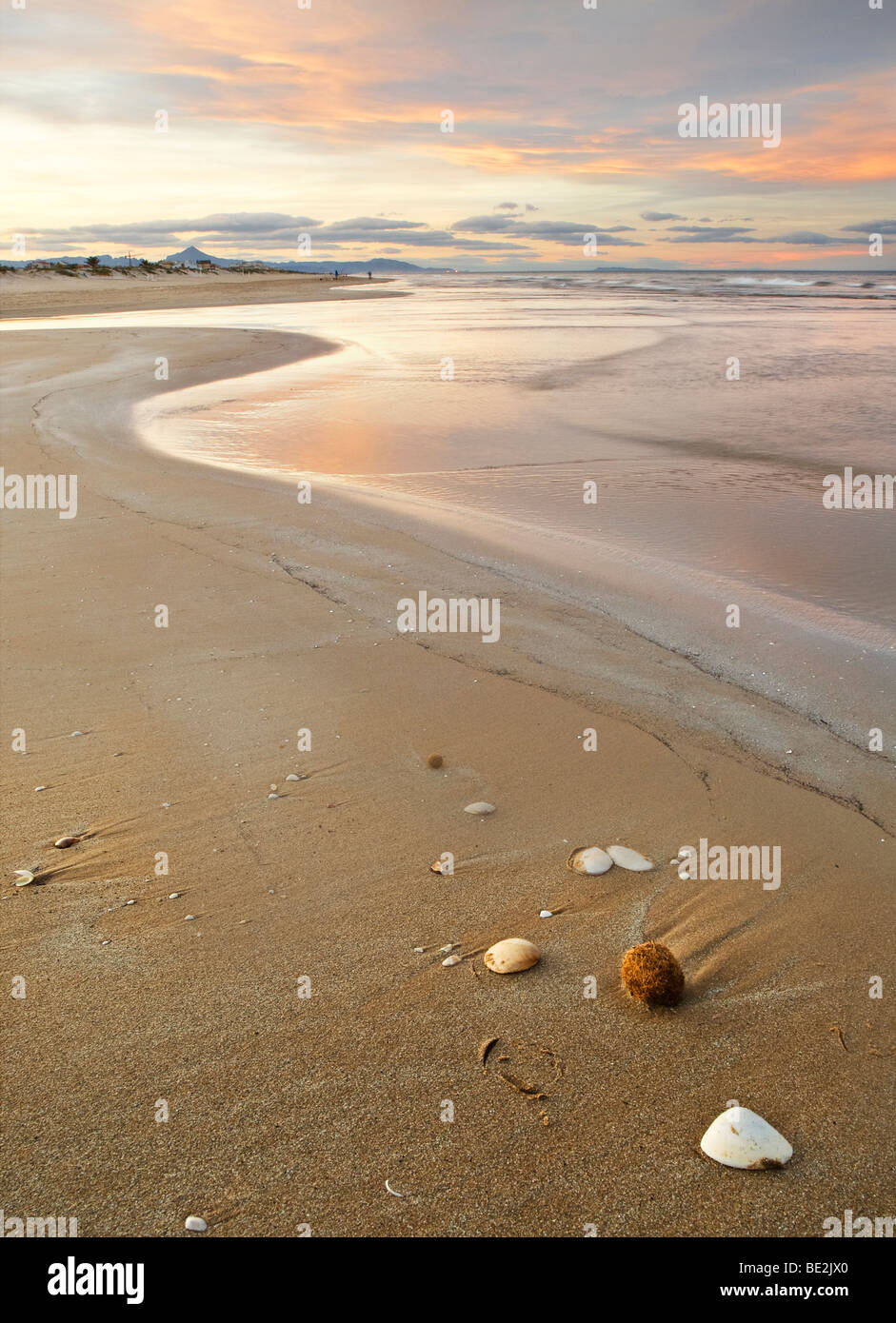 Shore curve hi-res stock photography and images - Alamy